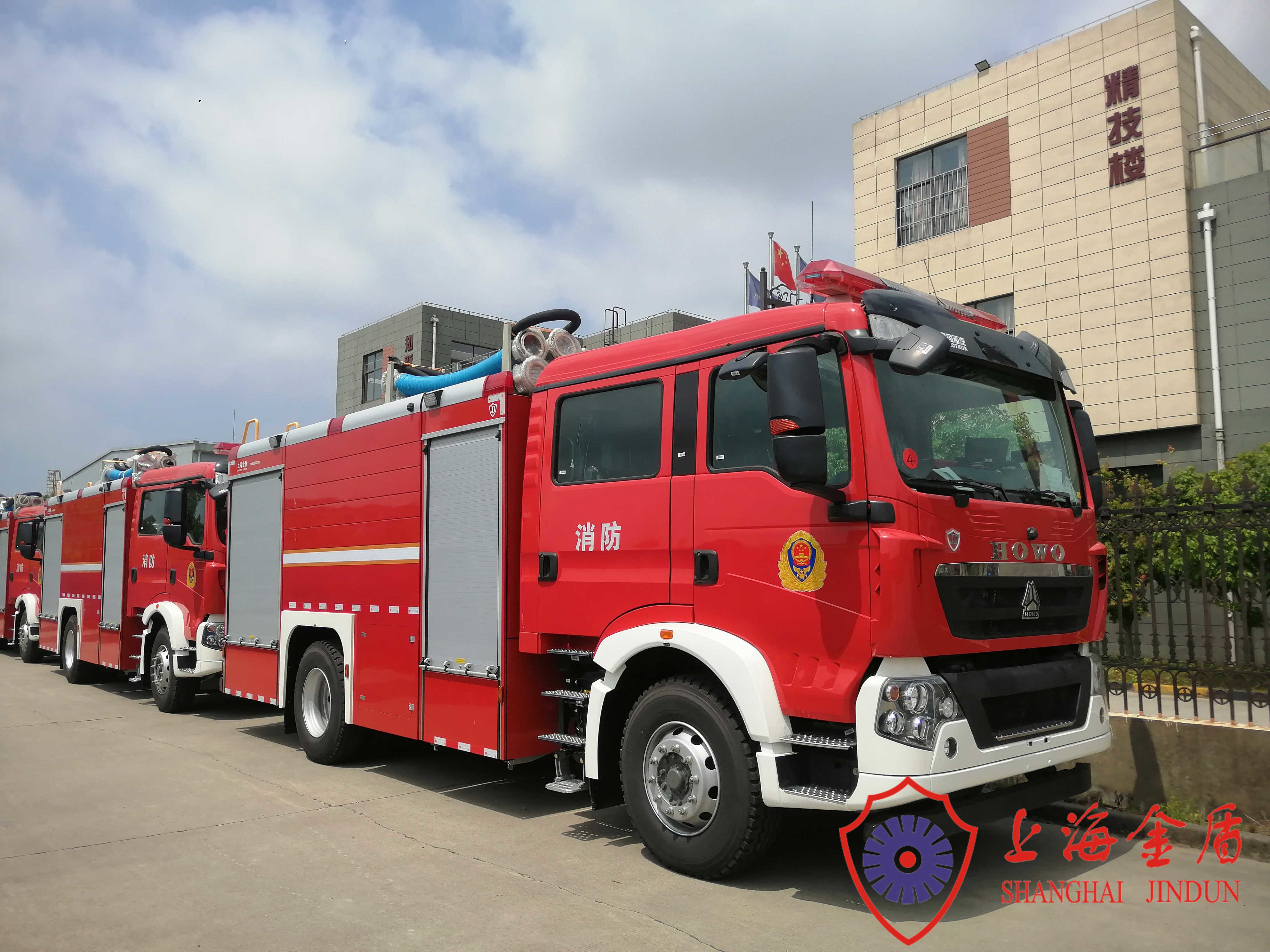 GVW 20T 4×2 Drive 6000L Water Foam Fire Truck 2000L Foam Tanker ...